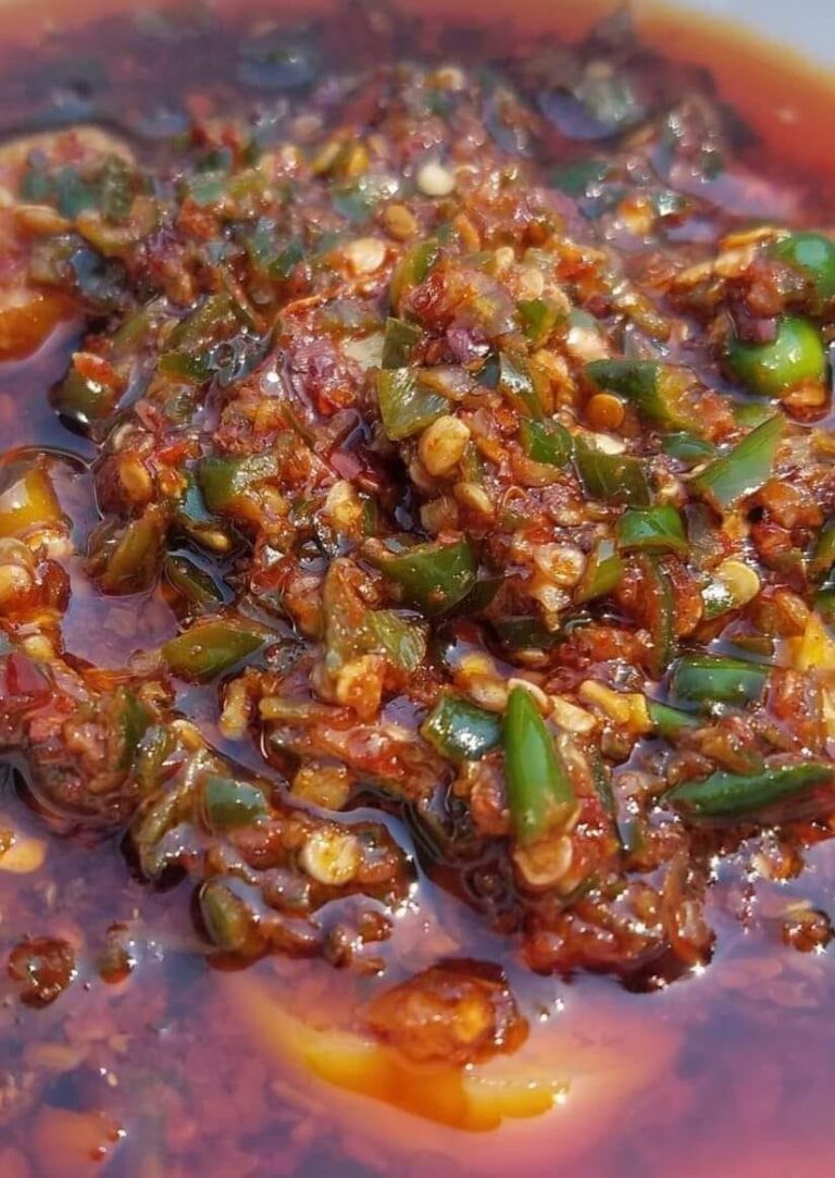 Crushed chillies pickle with garlic - Home